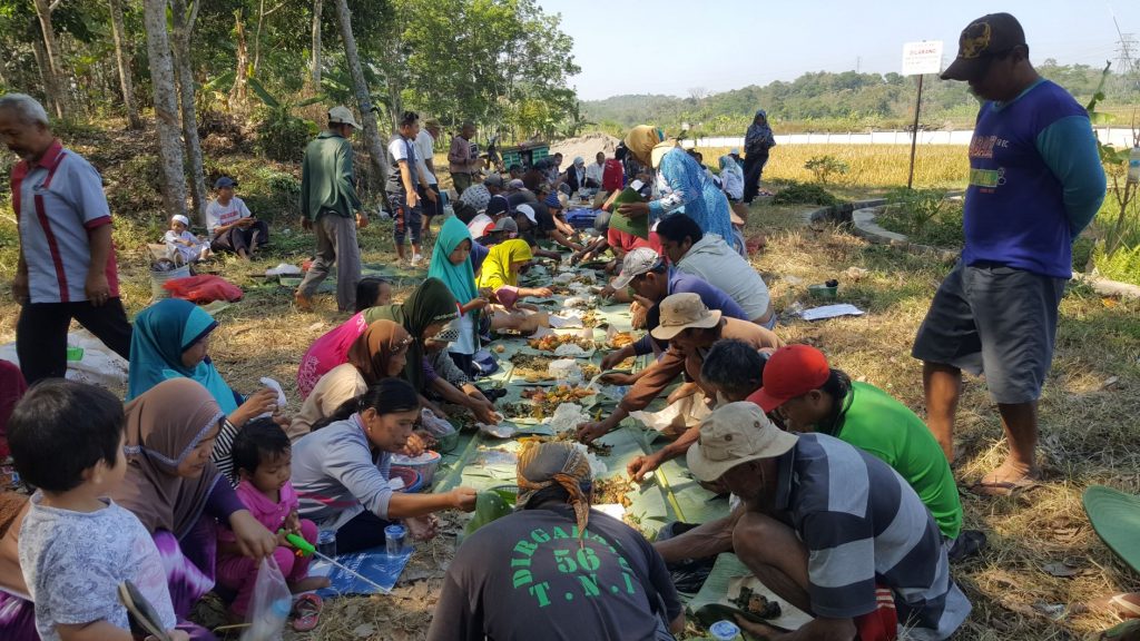 Ritual Dawuhan yang sudah menjadi tradisi turun temurun warga Kauman ...